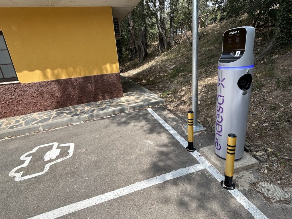 Endesa despilega 20 postes de carga para eléctricos en Sevilla