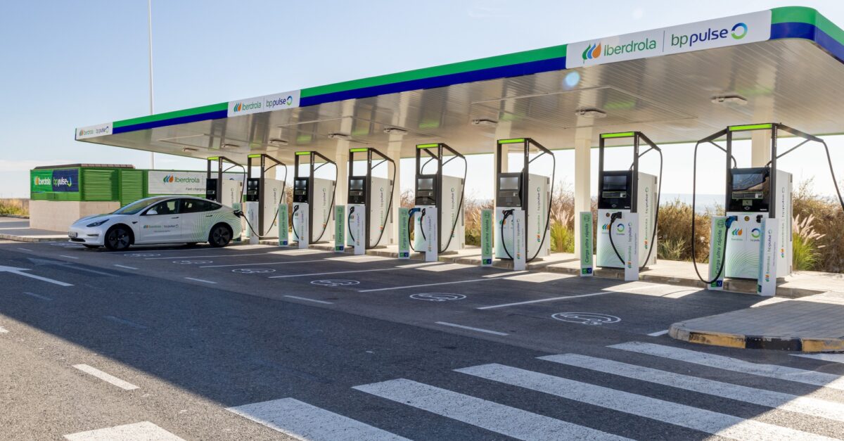 DKV Mobility accederá a 550 puntos de carga de Iberdrola y bp pulse